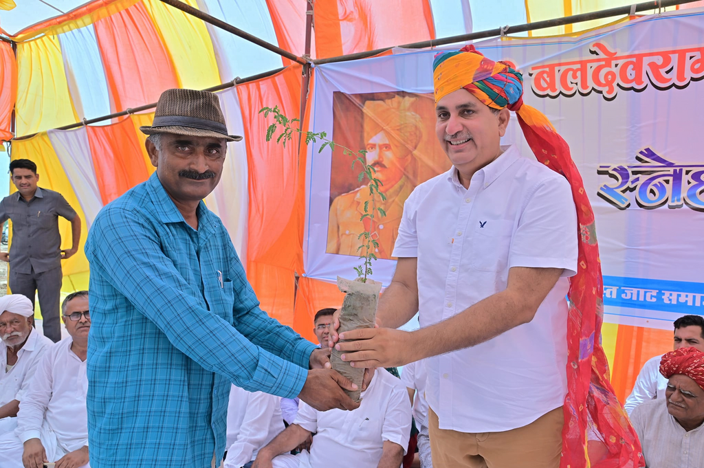 Inspirational Story Of Bheraram Bhakhar, The 'Tree Teacher'